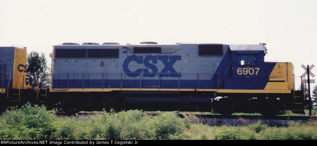 CSX GP40-2 #6907